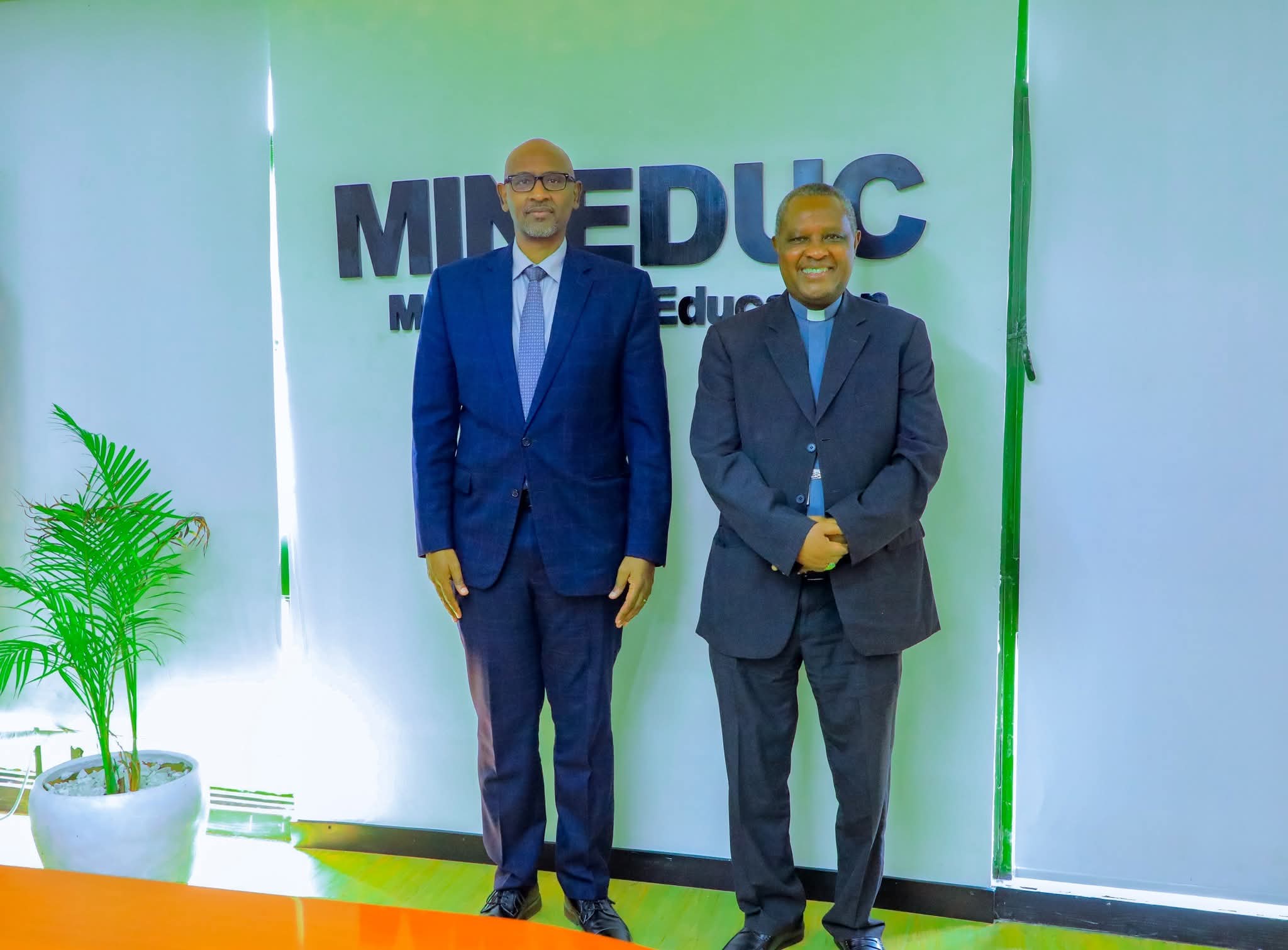 Minisitiri w’Uburezi na Karidinali Kambanda mu biganiro bigamije guteza ...